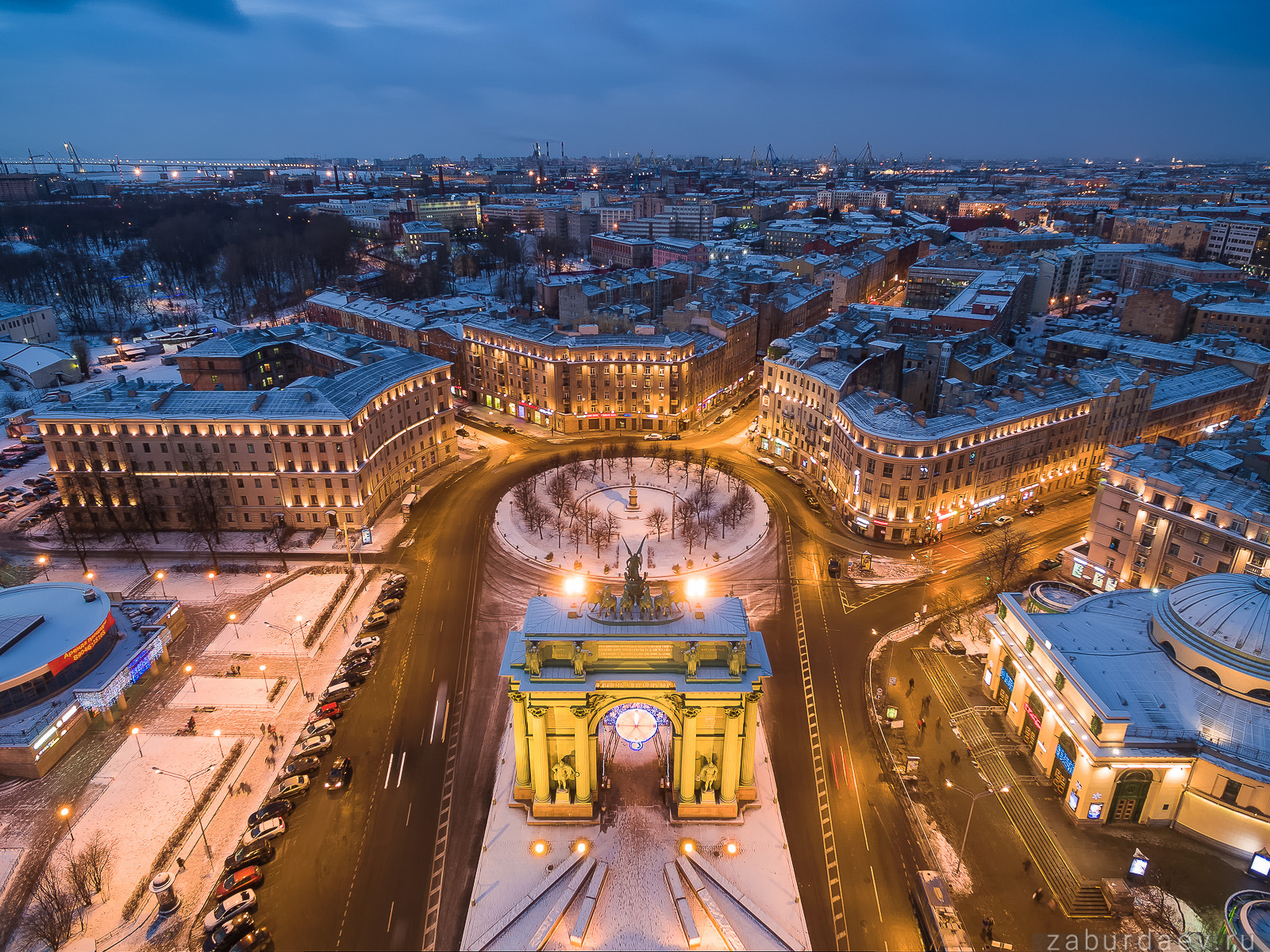 The Narvskie Vorota (Gate) by Stanislav Zaburdaev / 500px