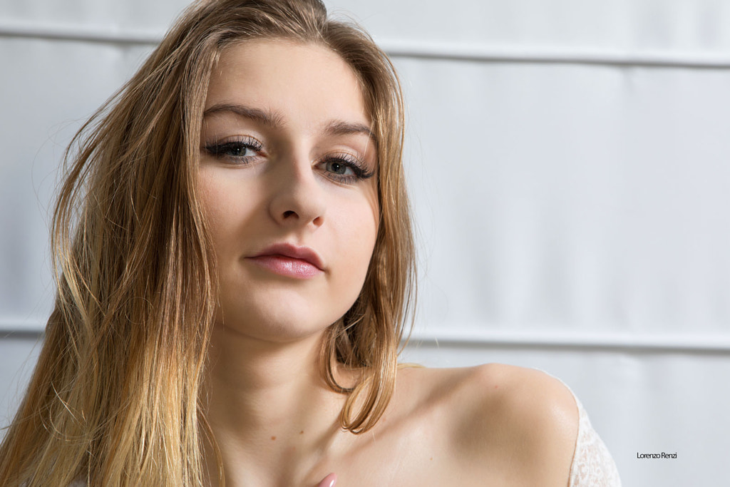 Laura by Lorenzo Renzi / 500px