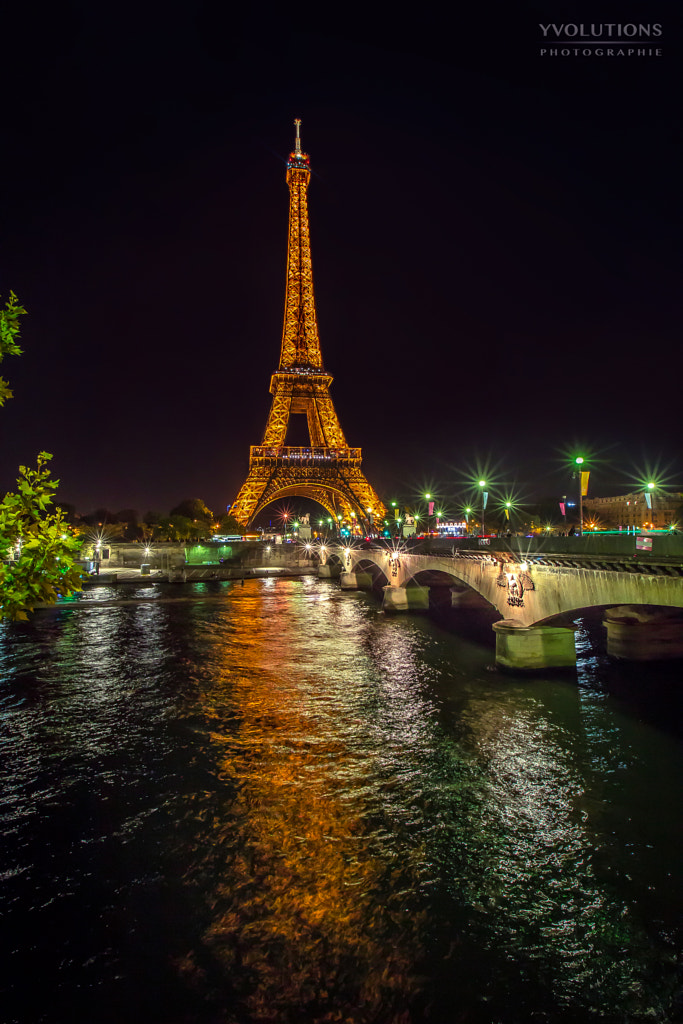 Eiffelturm by Yvolutions / 500px