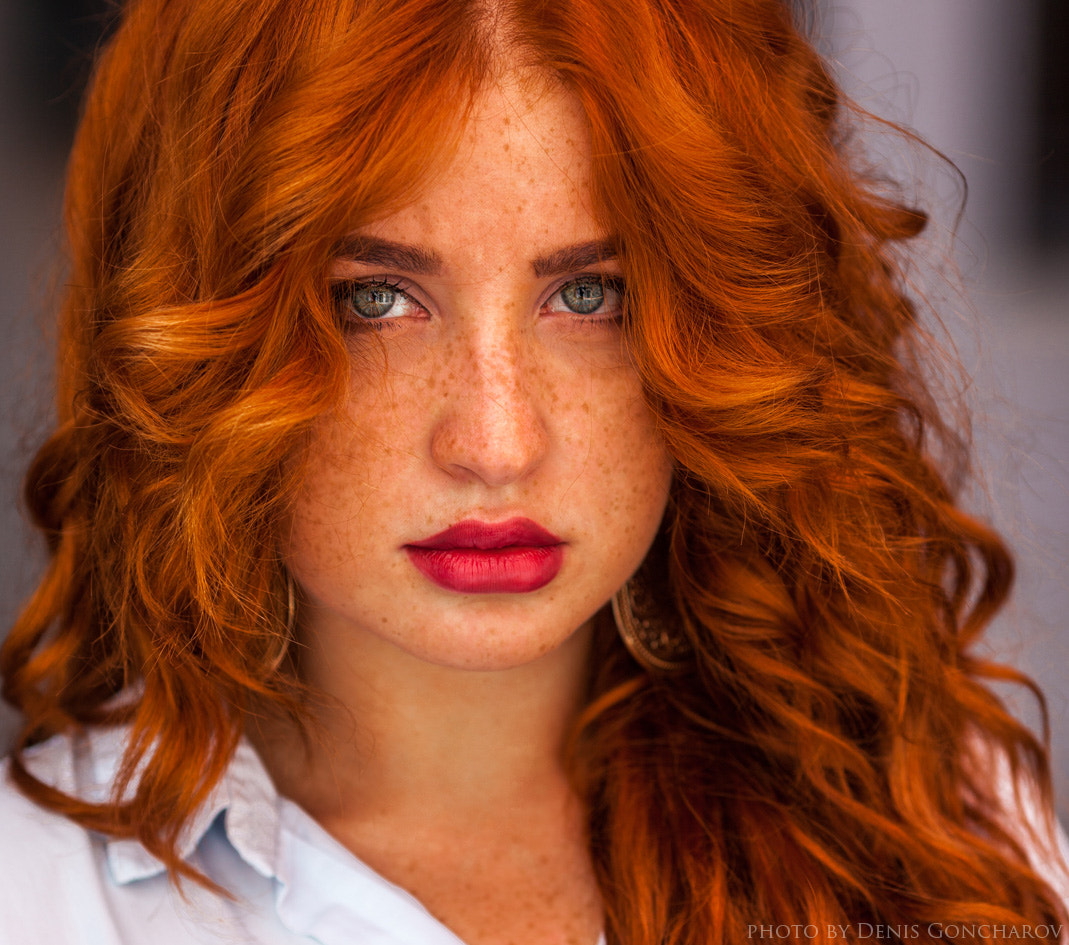 red by Denis Goncharov / 500px