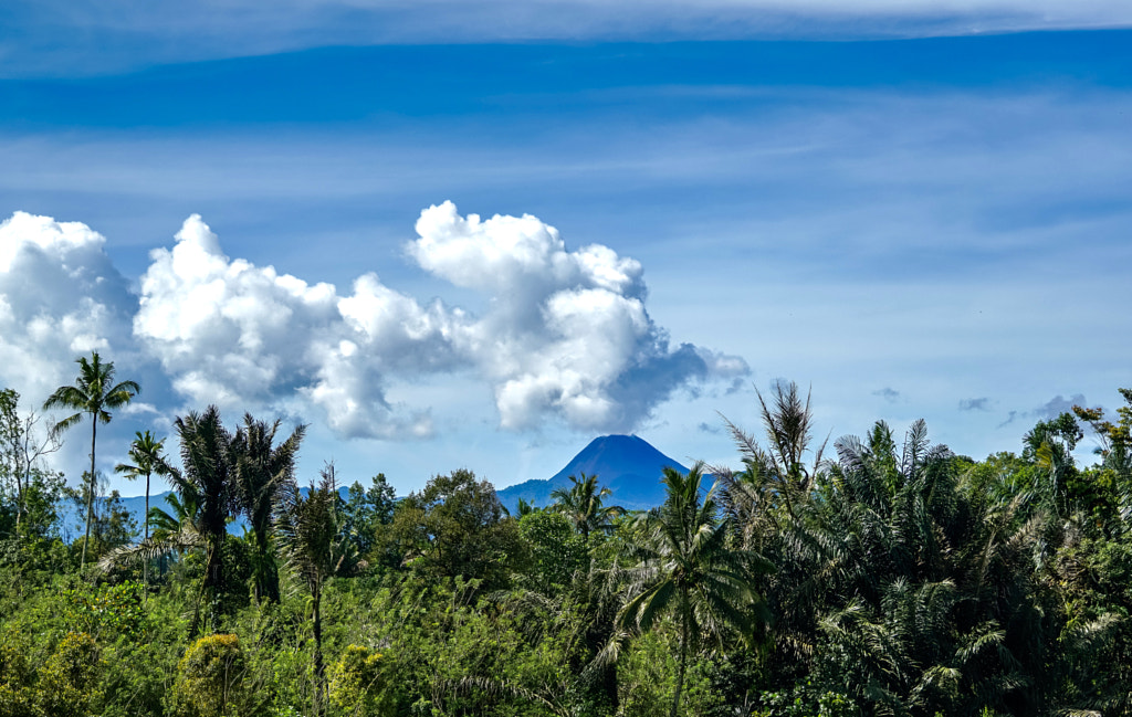Mt Soputan eruption - Minahasa North Sulawesi by Yohanes George / 500px