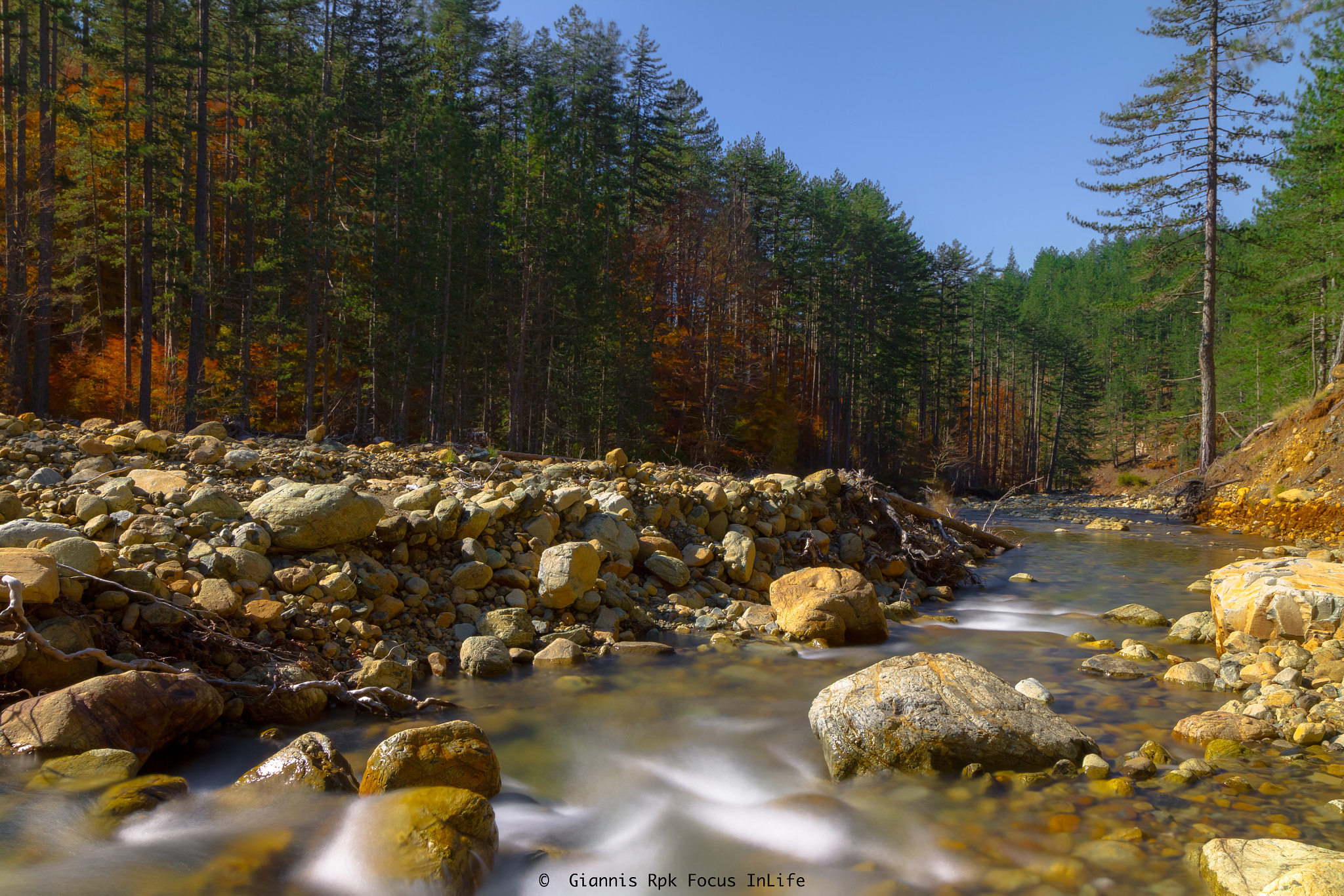 The river of bears "Pindus National Park" by Giannis Rpk / 500px