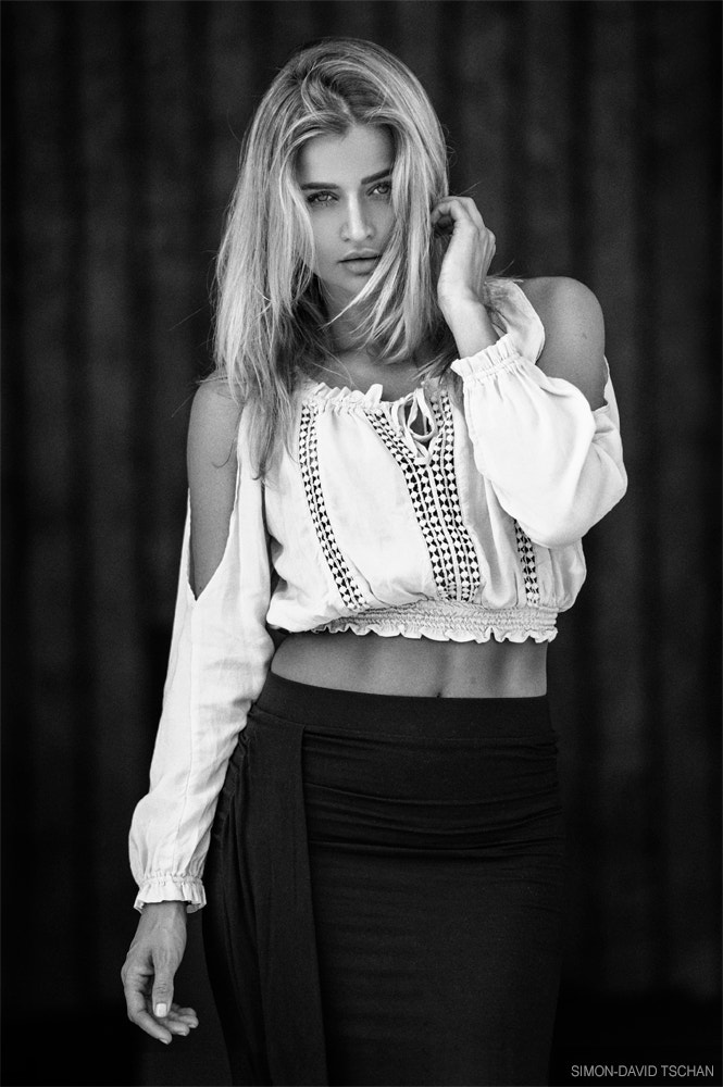 - gina - by Simon-David Tschan / 500px