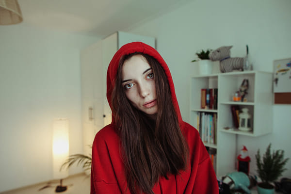 Introspective Gaze in a Cozy Space | people photo by Igor Bilberry | 500px