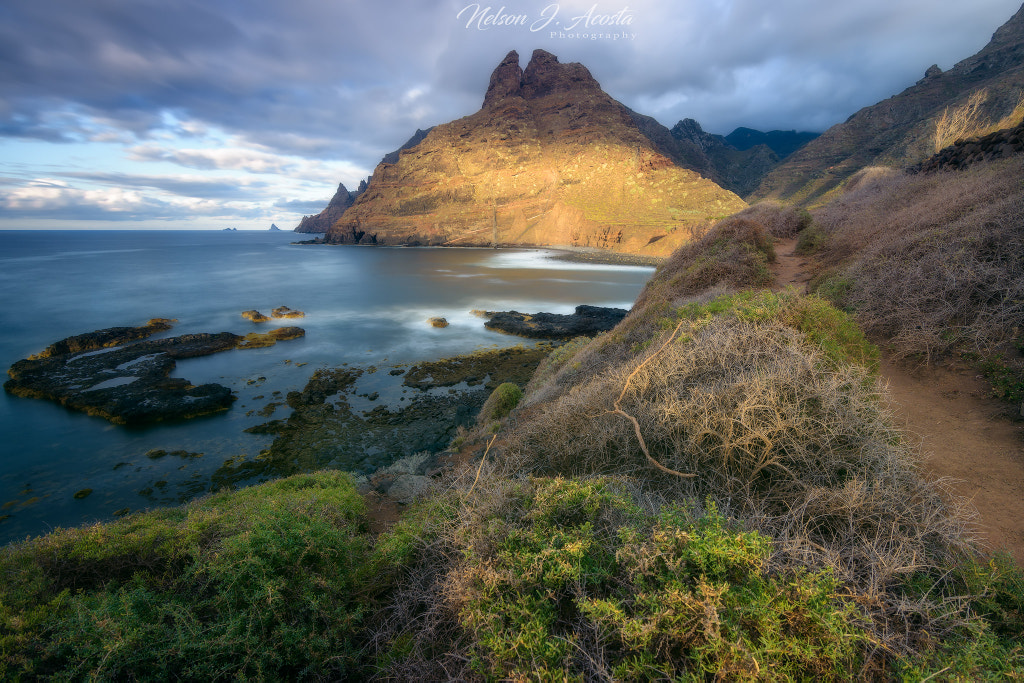 Roque de los Dos Hermanos by Nelson Acosta / 500px