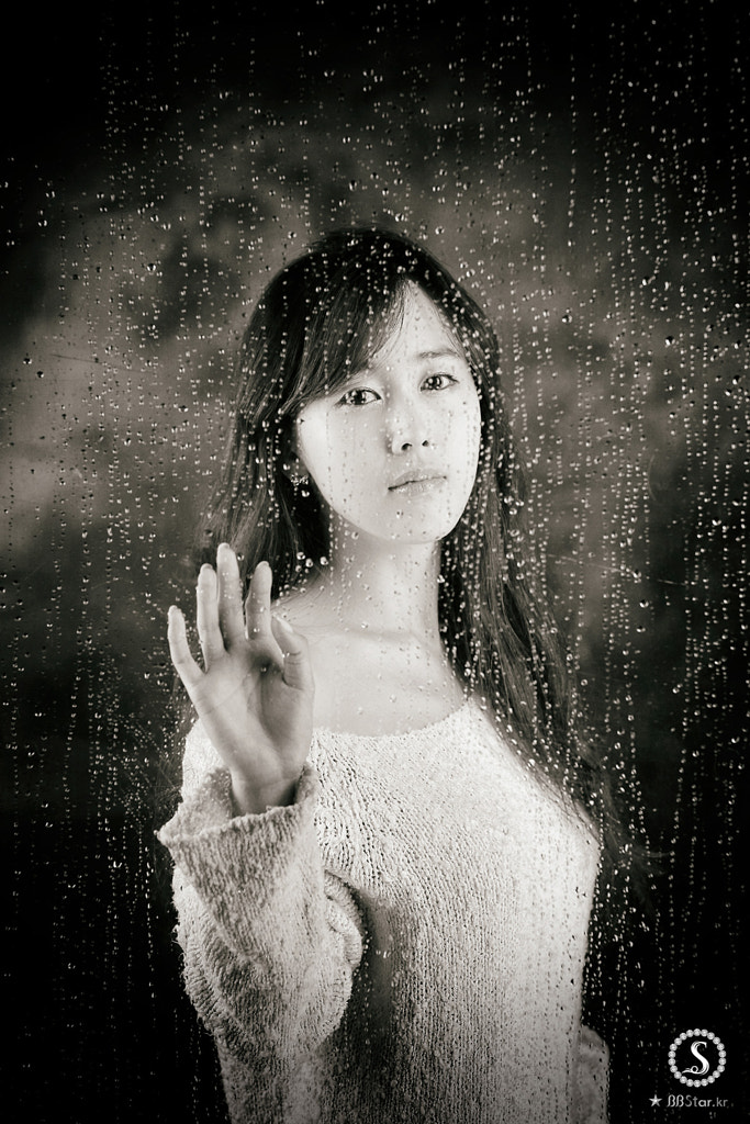 Korean girl looking at the window of the rain. by BBStar .kr / 500px