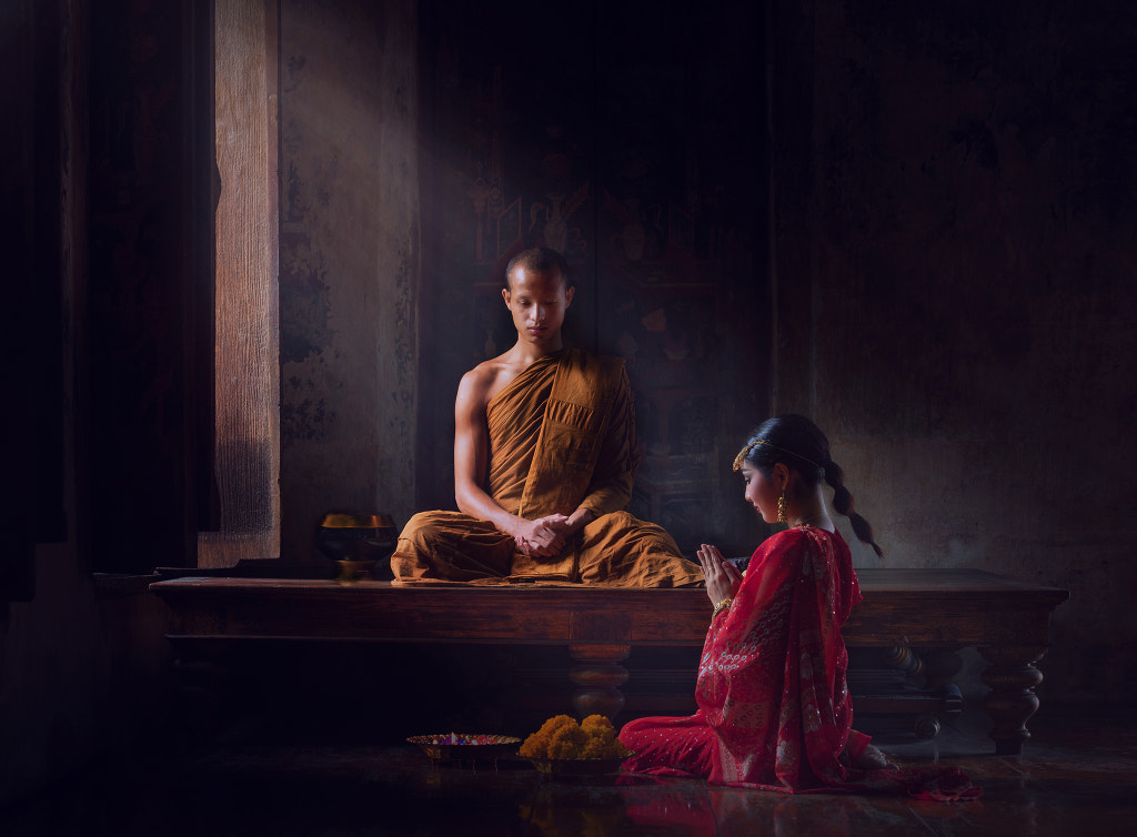 Asian women in Thai dress To worship monks in Budd by Nueng Chaiyaporn ...