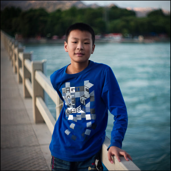 表弟的肖像照 by Tong Long / 500px