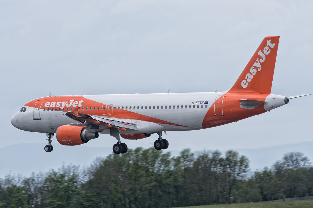 EasyJet Airbus A320-200 by PZ-Aviation Photography / 500px