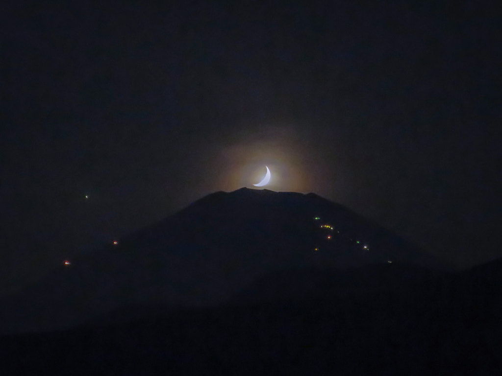 Crescent moon setting in Mt. Fuji by Kazuhira Ito / 500px