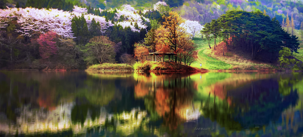 Reflection of youngbi lake by Jaewoon U / 500px