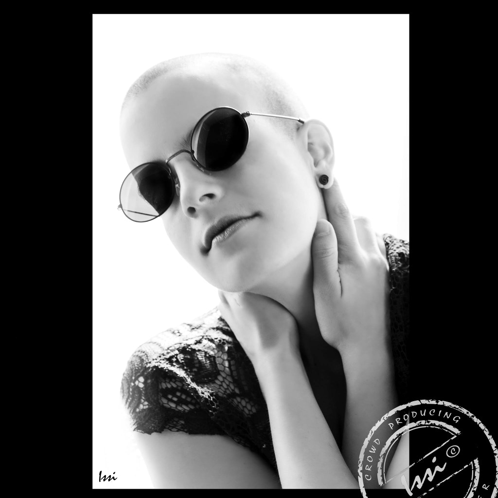 portrait mujer rapada model by Tammy Martín / 500px