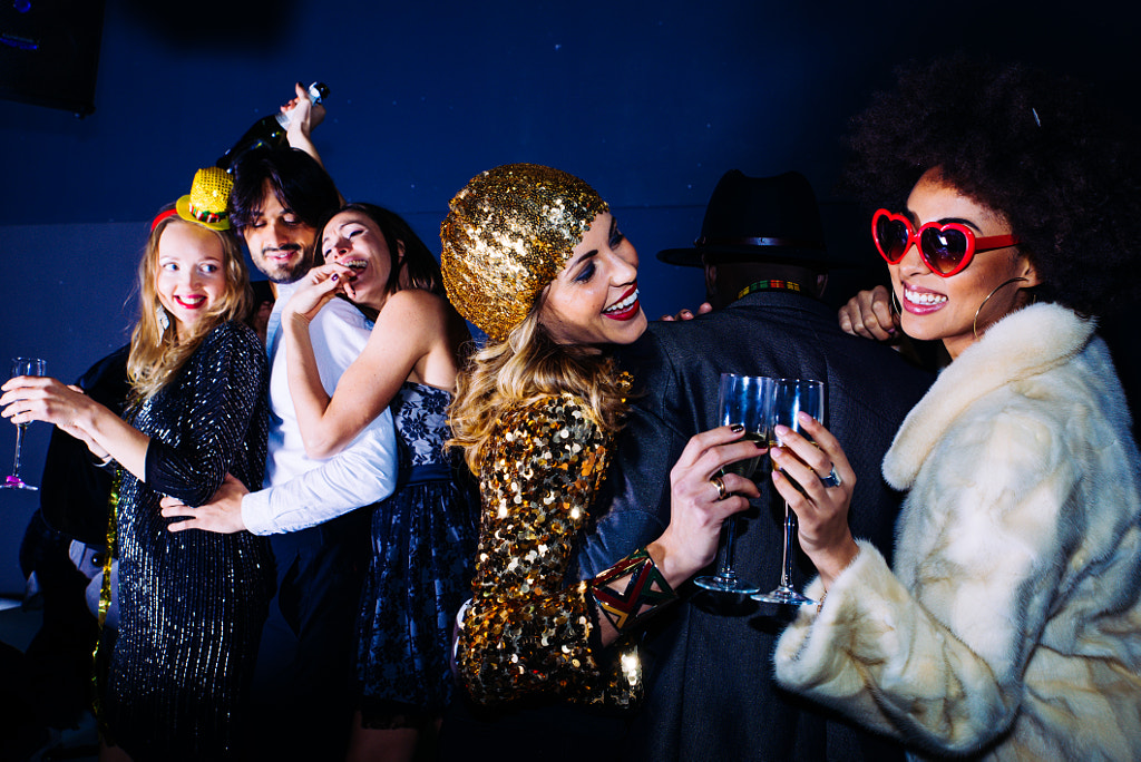 Party people celebrating in the club by Cristian Negroni / 500px