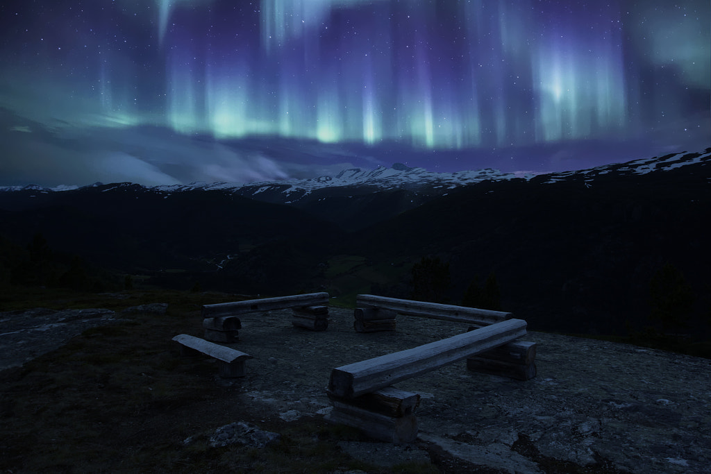 A bench in Norwegian National park with aurora by eswaran arulkumar / 500px
