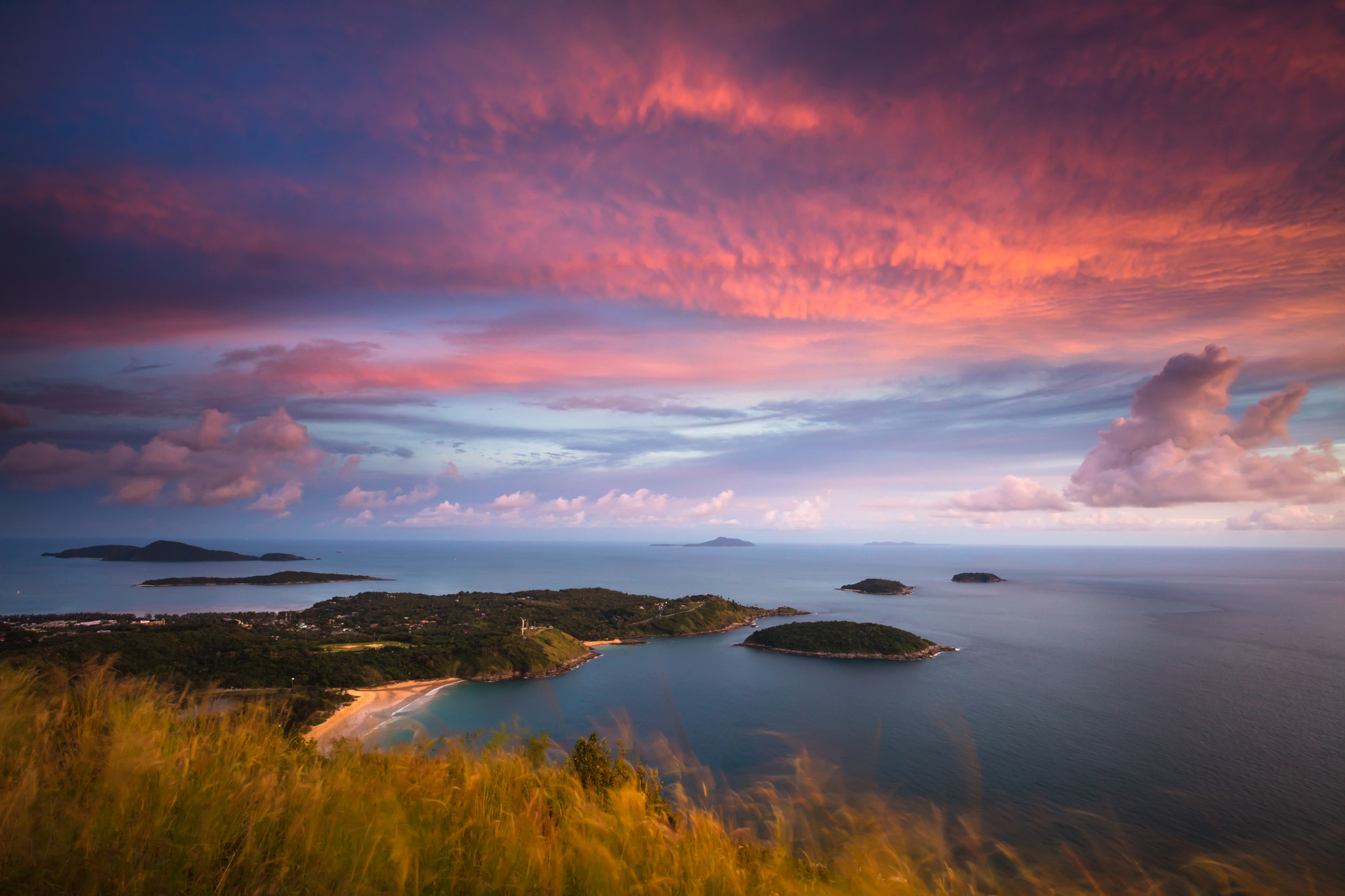 Pha Hin Dam viewpoint by chakkrit khruewan / 500px