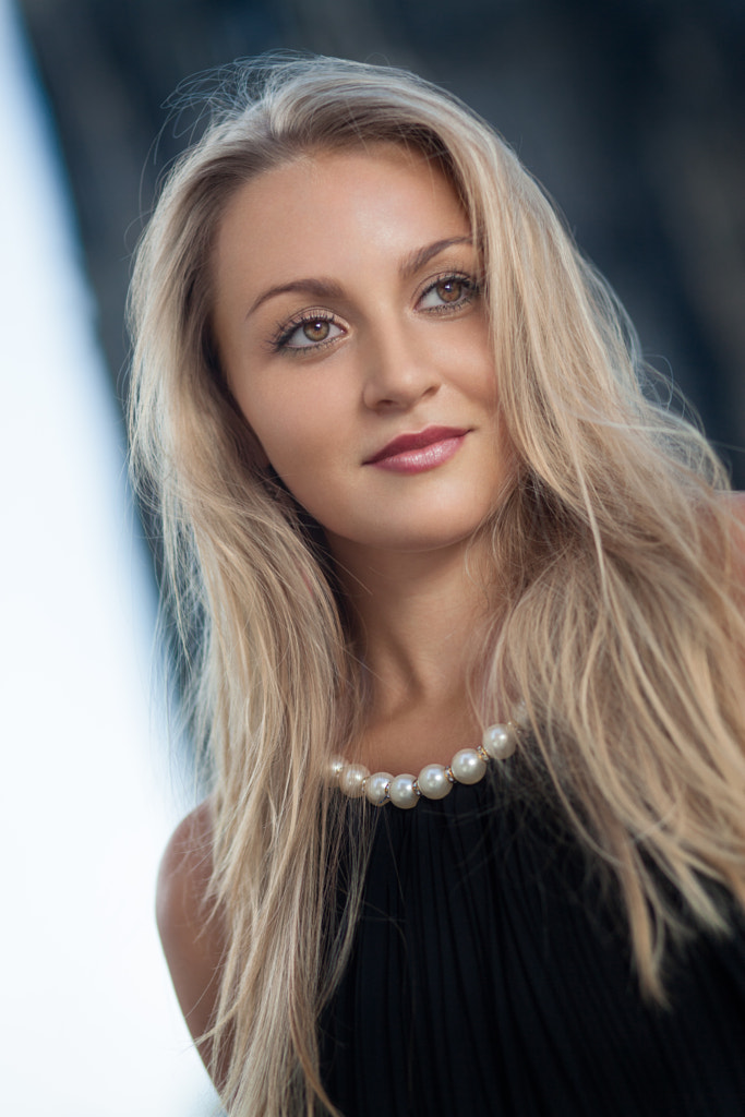 Ellen by Markus Velten / 500px