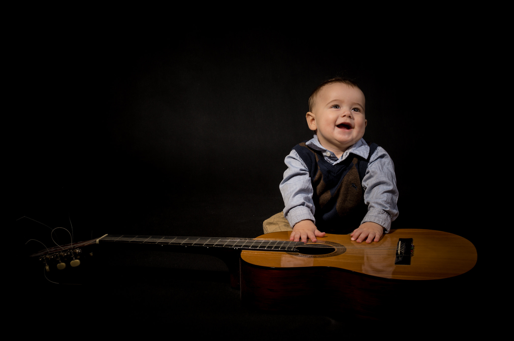 Young guitarist by Ruslan Mulyukov / 500px
