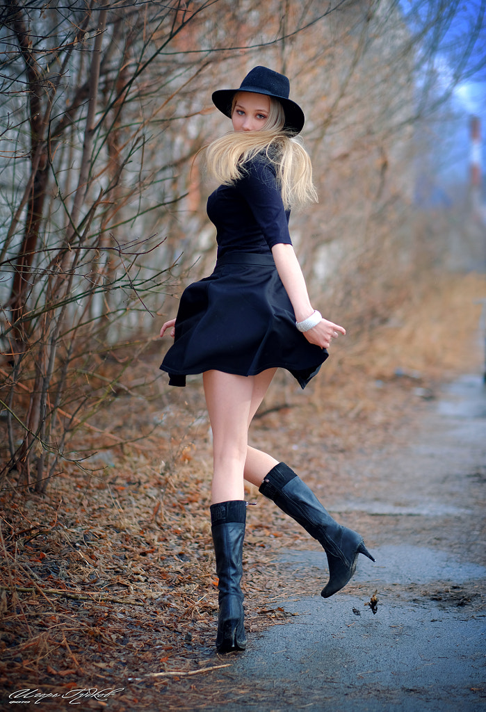 factory girl by Igor Goodkov / 500px