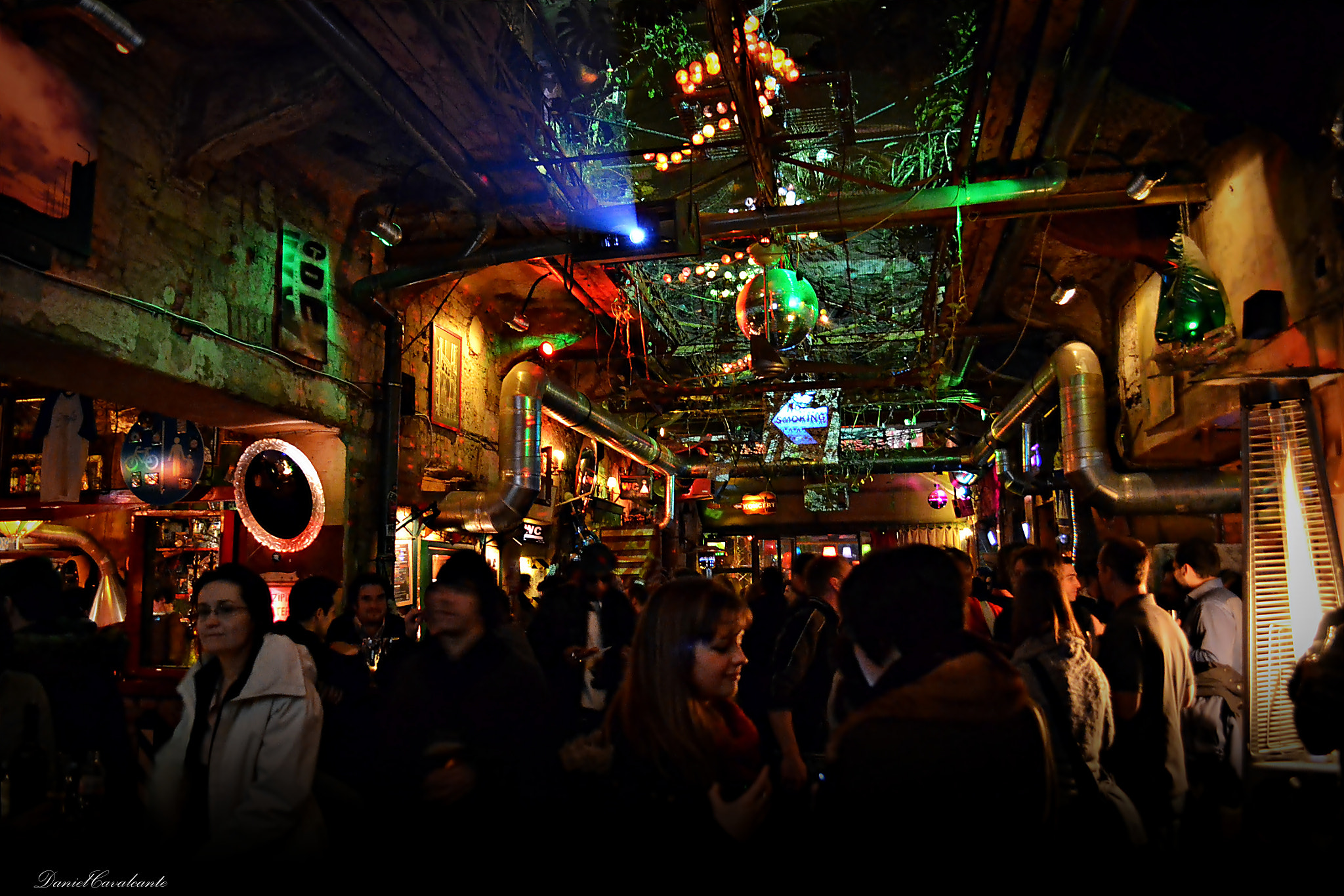 Noisy Pub by Daniel Cavalcante / 500px