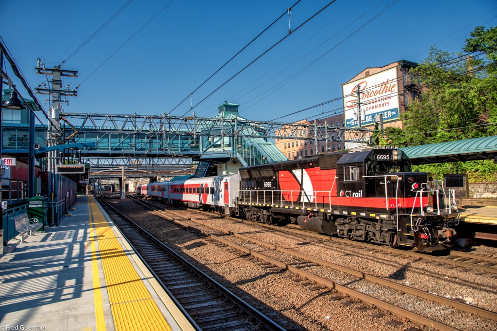FOTOS - Old and New at New Haven State Street