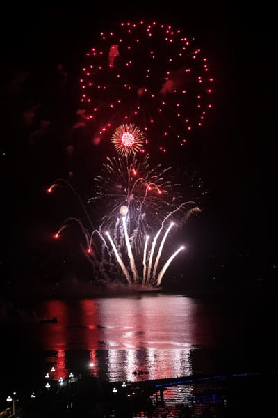 Fireworks and water red by Frank Gradwell / 500px