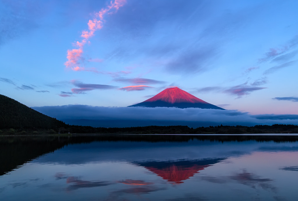 The Red Fuji by Agustin Rafael Reyes / 500px