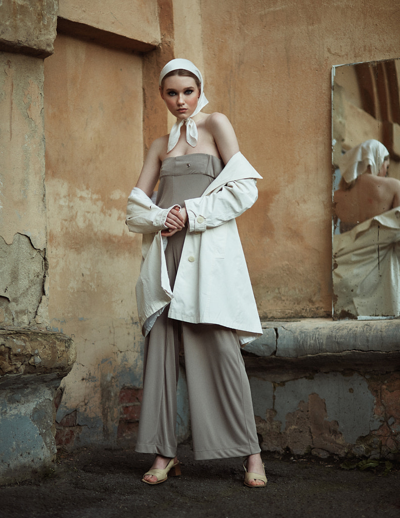 Urban Chic Reflection | people photo by ElPesto | 500px