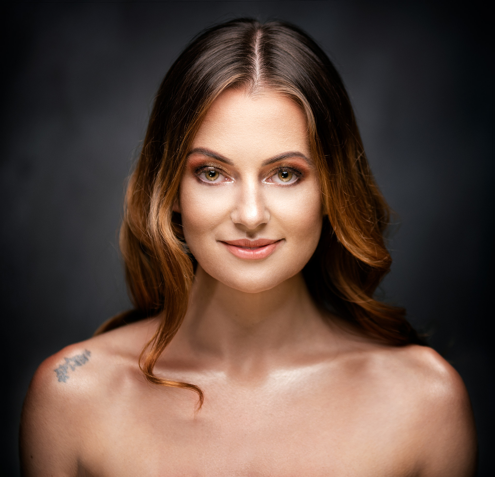 Beautiful Woman with Wavy Hair and Natural Makeup | people photo by ...