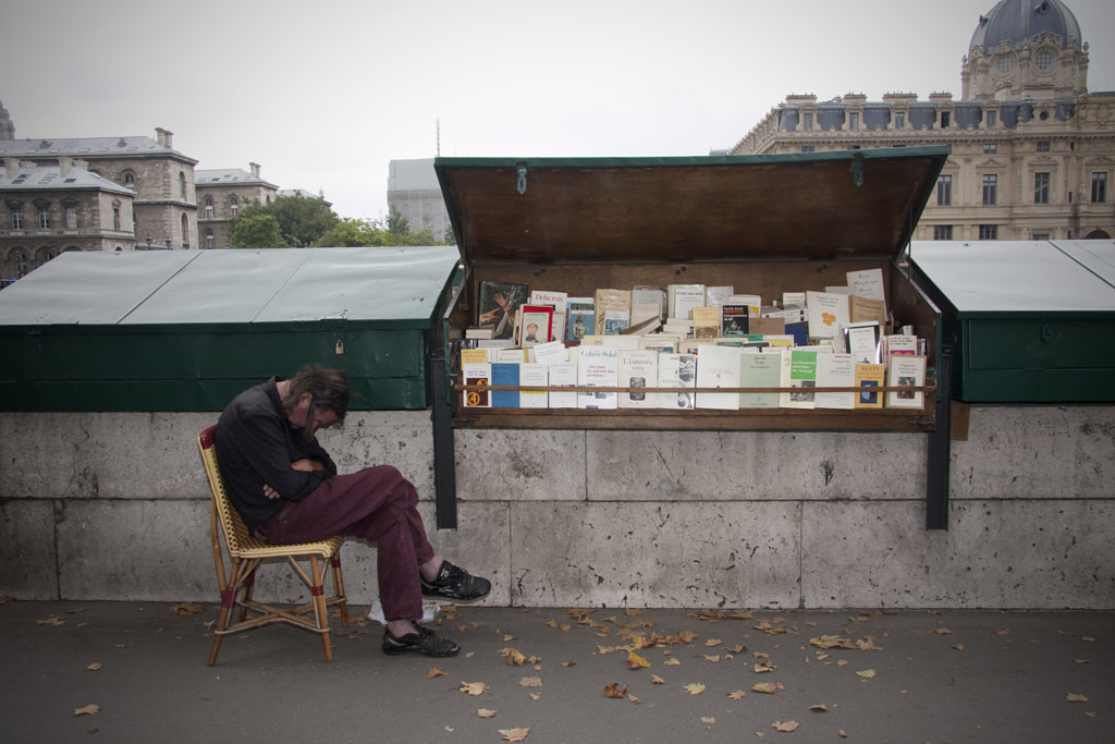 Sleeping bookseller by Albert Mas / 500px