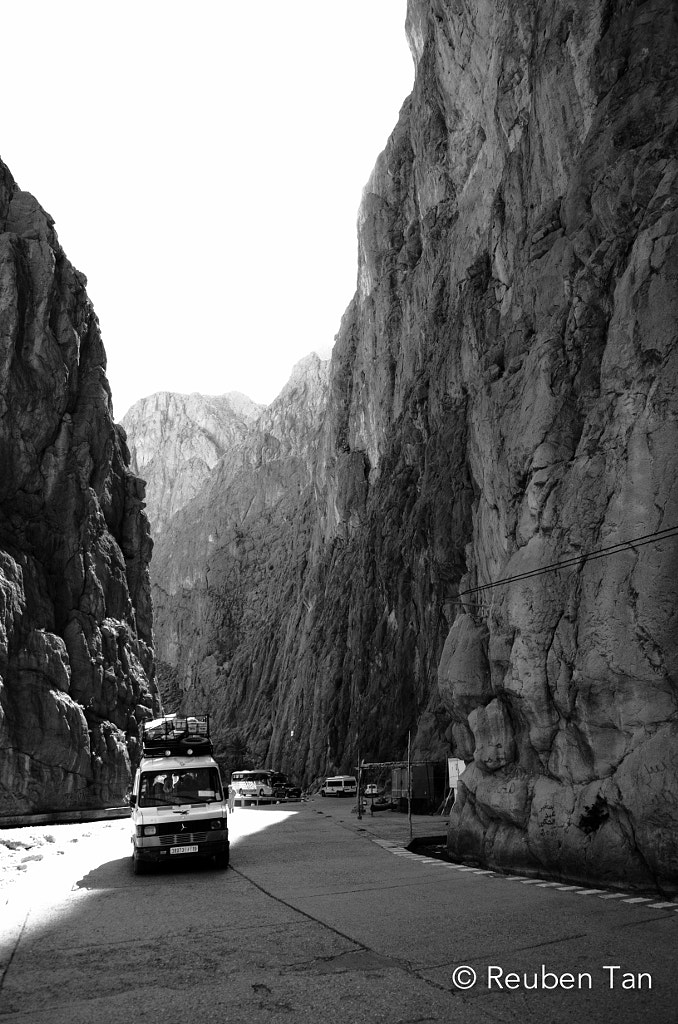 Shadow of the Todra by Reuben Tan / 500px
