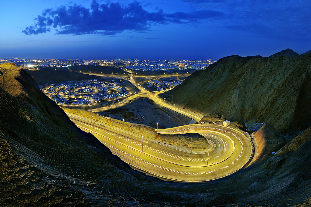 Boshar's golden curves by Randy Legaspi / 500px