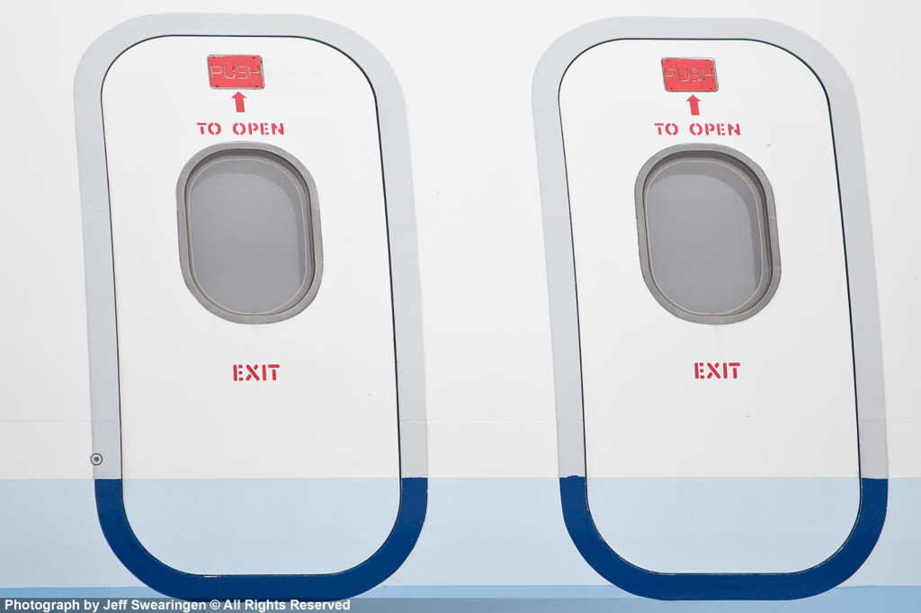 Overwing emergency exit doors on A320 N481UA by Jeff Swearingen / 500px