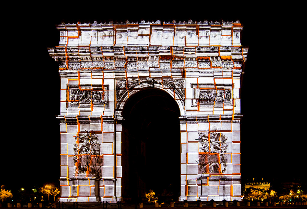Arc de triomphe - Video projection by Pierre-Lou Dominjon / 500px Arc de triomphe - Video projection by Pierre-Lou Dominjon / 500px