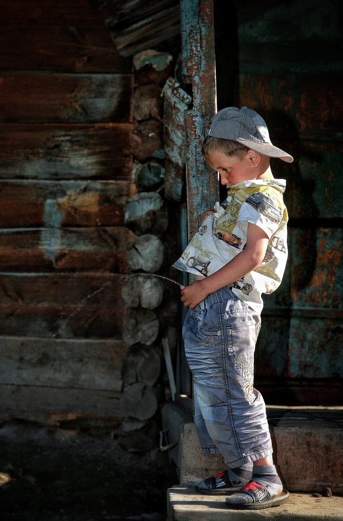 Pissing Boy... by Roman Mordashev / 500px