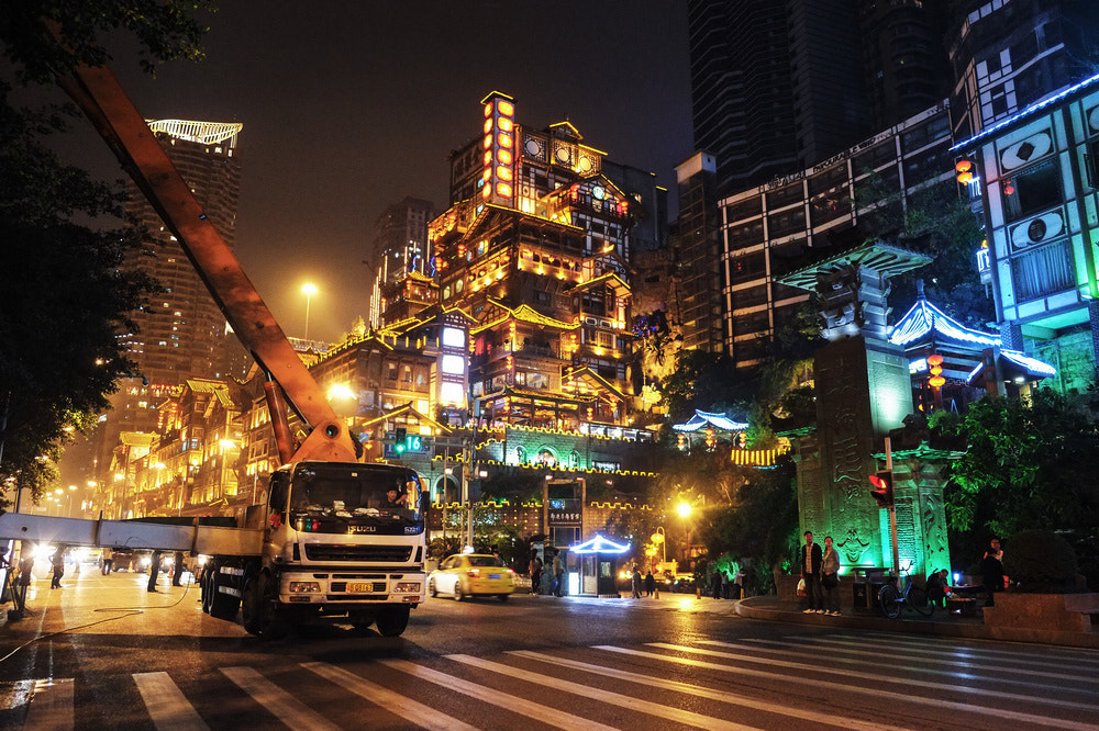 The street in the night, Chongqing by Qun Kang / 500px