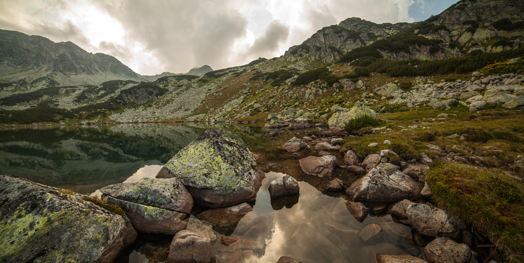 Lountain Lake in Retezat by Dragos Pop / 500px