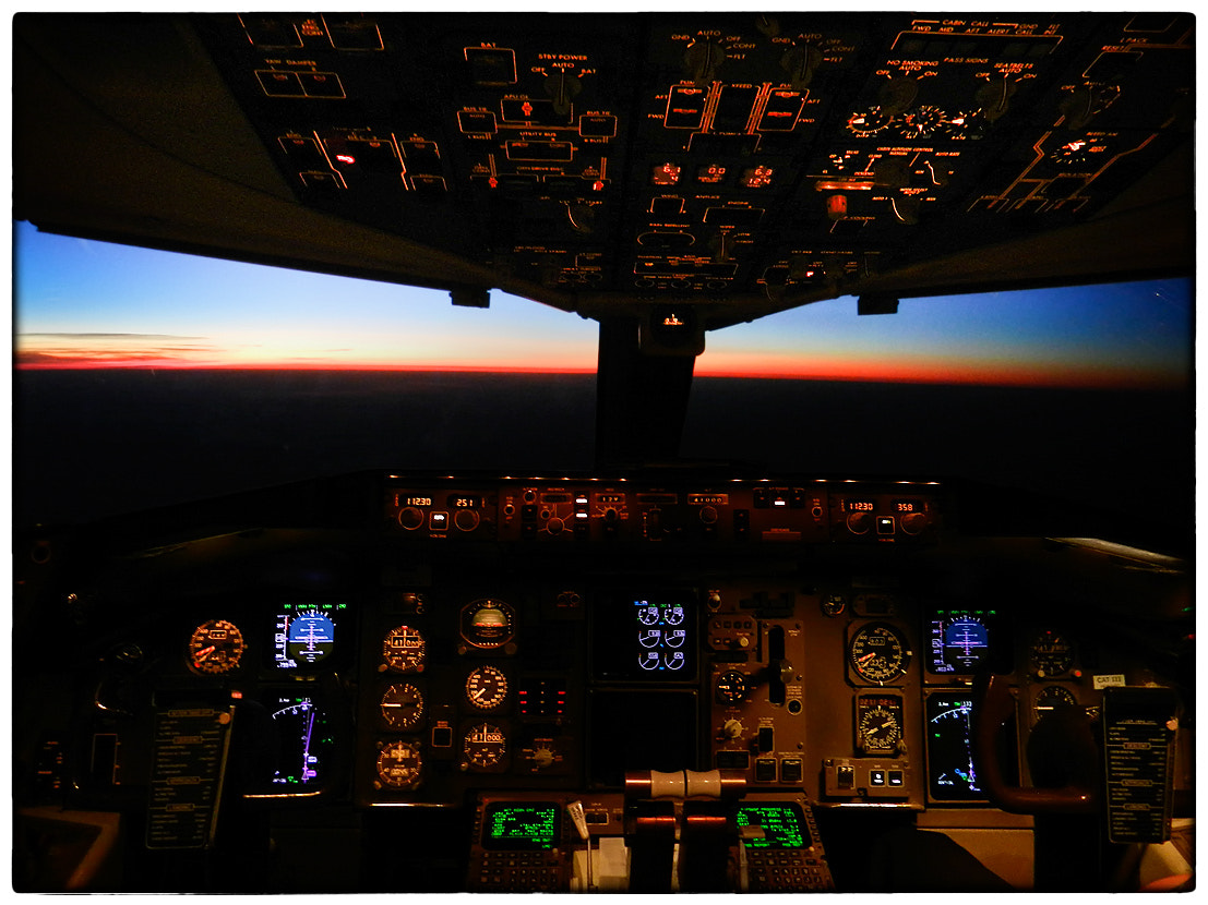 B757 cockpit by John Bjerregaard / 500px