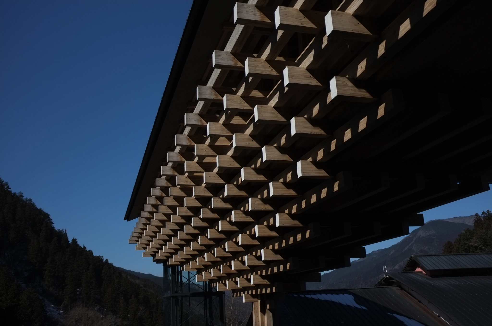Yusuhara Wooden Bridge Museum / Kengo Kuma by Junya Kondo - Photo ...