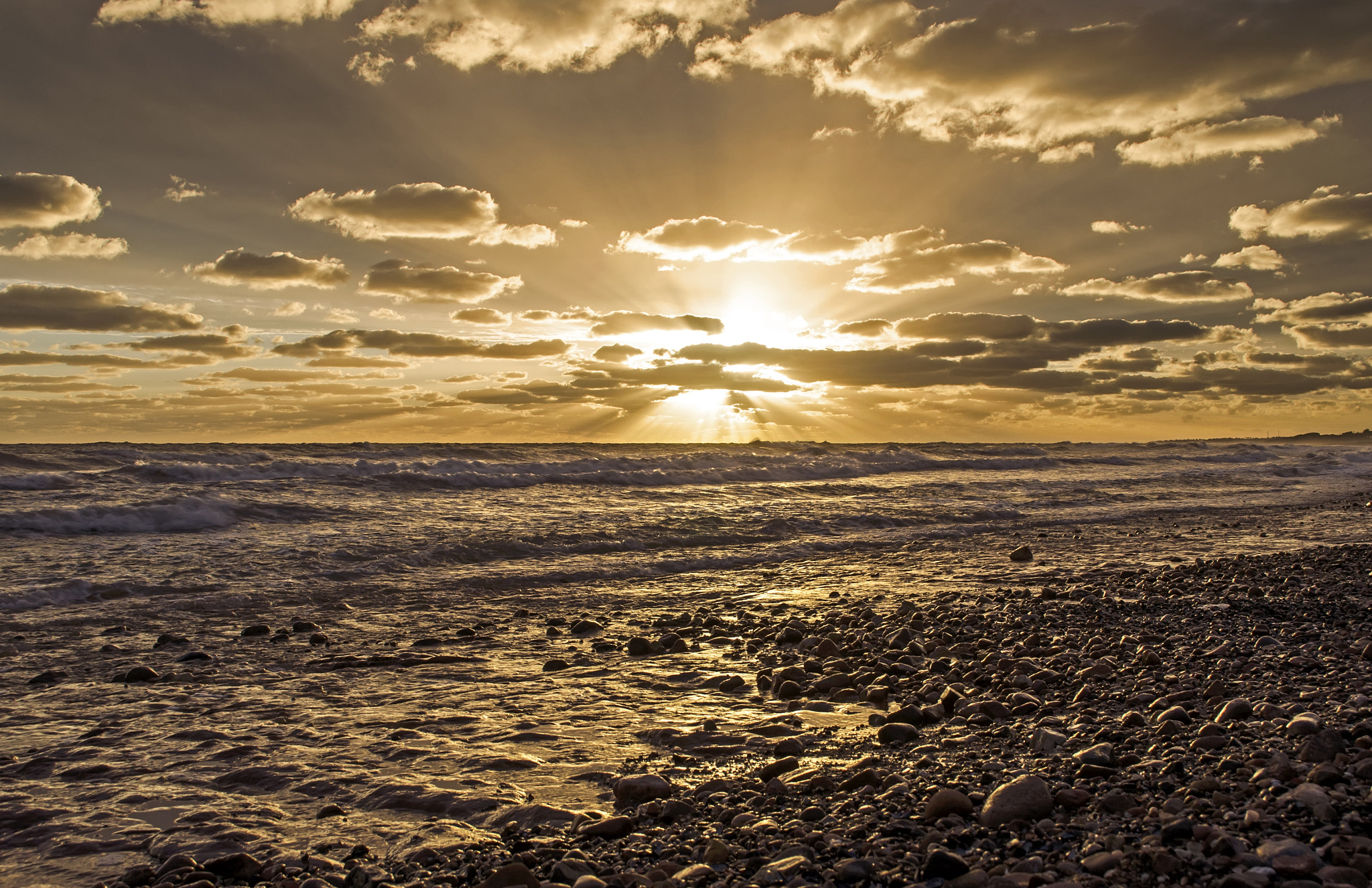 Sunset at a rocky beach by Gabriel Masliah / 500px