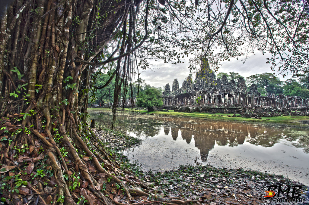 Bayon's Reflection by Borath Muniroath / 500px