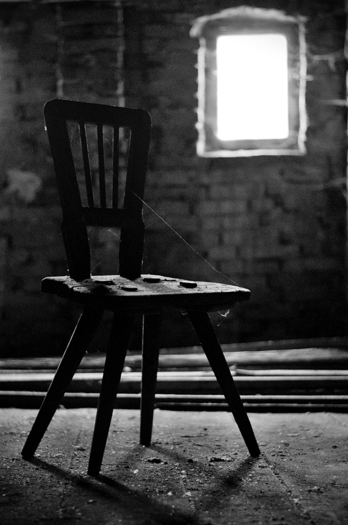 Lonely chair by Hedvika Reichlova / 500px