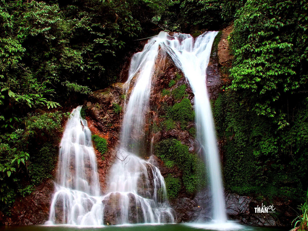 Waterfalls in Tú Sơn by Khoi Tran Duc / 500px