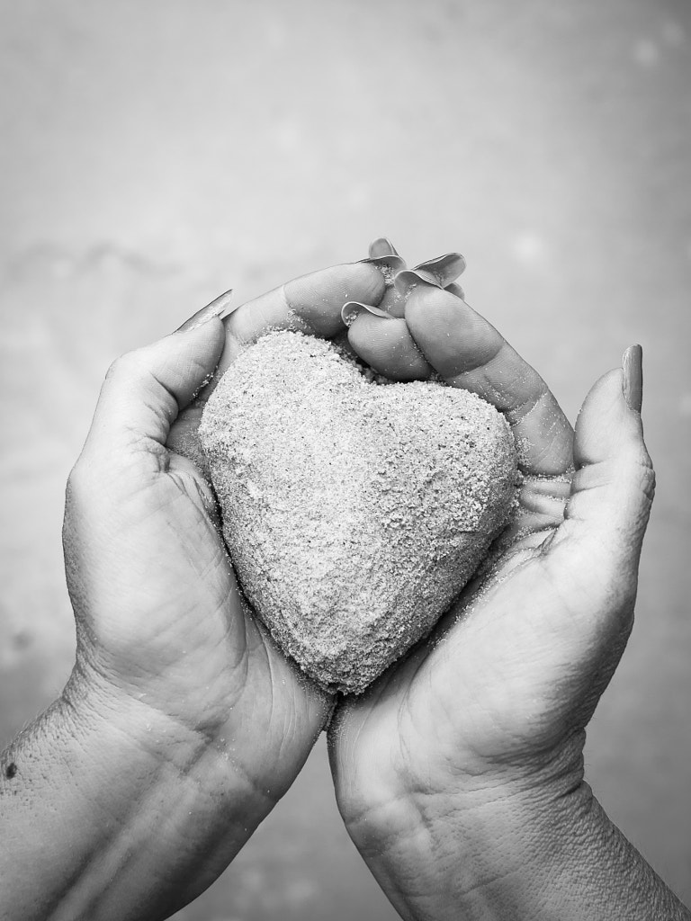 Heart in Her Hands by Iain Blake / 500px