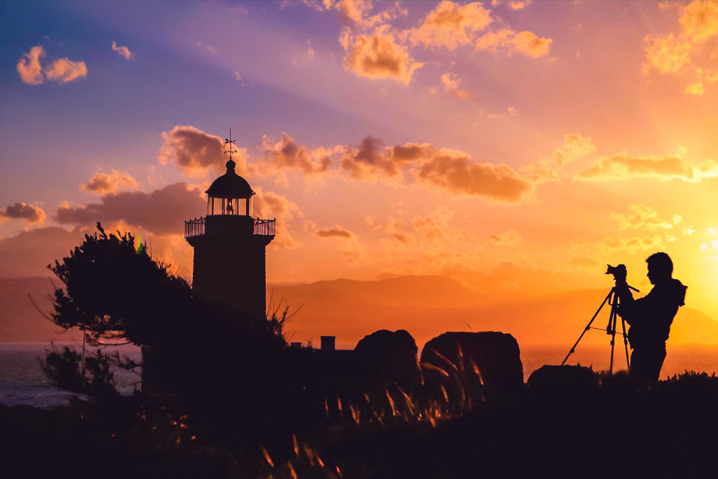 The light hunter by Spiros Lioris / 500px