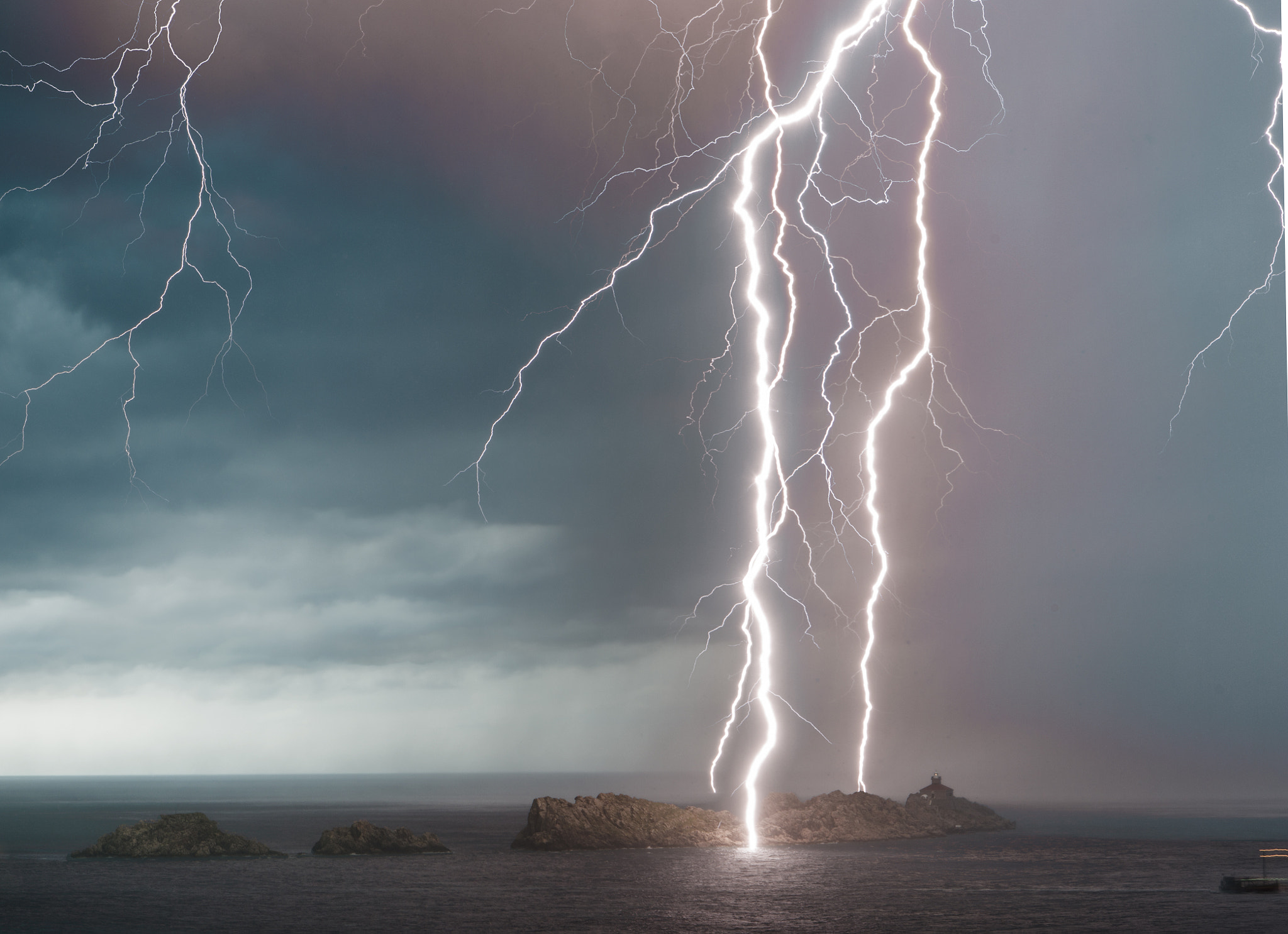 Electrical storm by Boris Basic / 500px