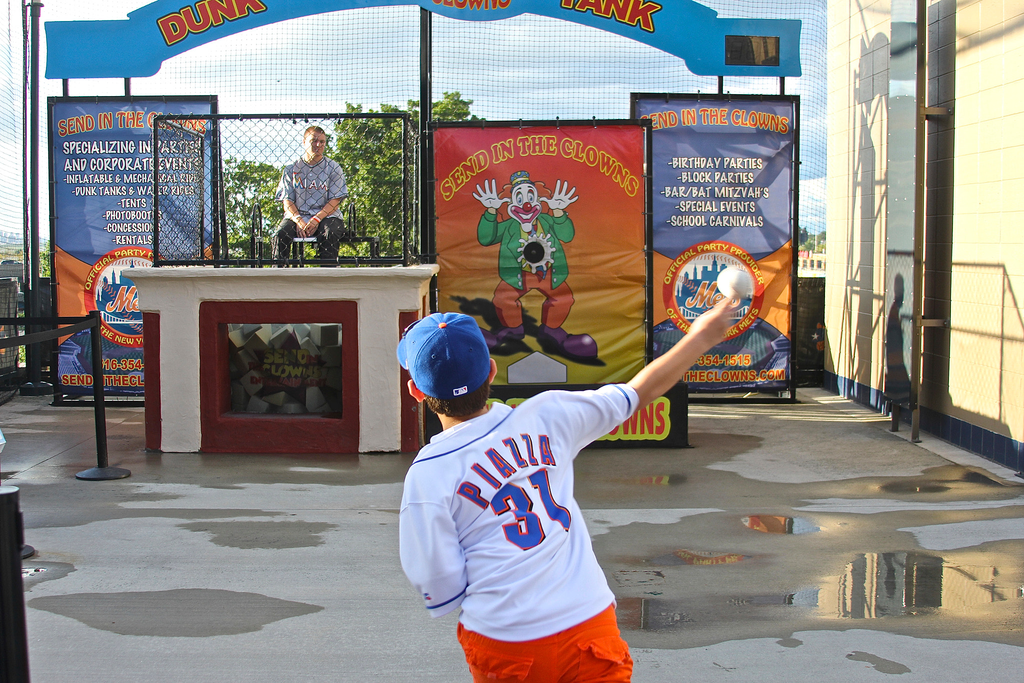 Dunking booth throw by Muneesh Jain / 500px