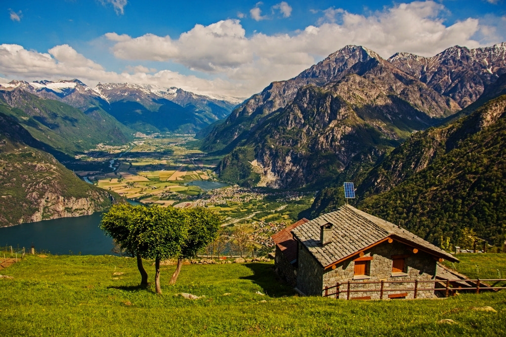 Chalet with lake view by Eugenio Gottifredi / 500px