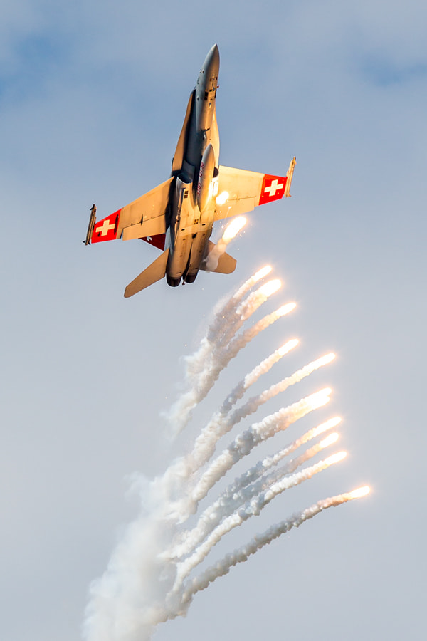Swiss Air Force F/A 18 Hornet releases some Flares @ AIR 14 by Michael ...