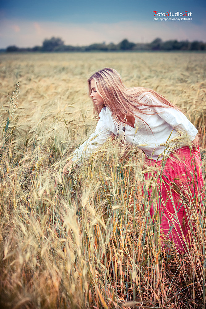 portrait of the rural girl in field by Andriy Petrenko / 500px