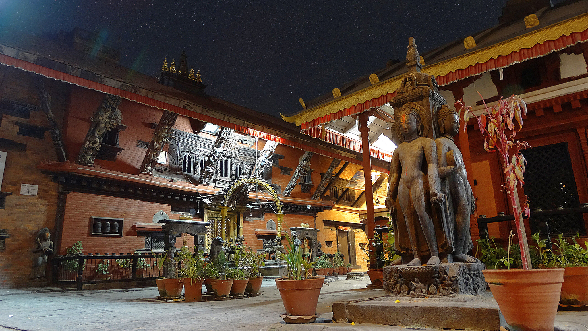 Itum Bahal, a historical place by Virtual Photo / 500px